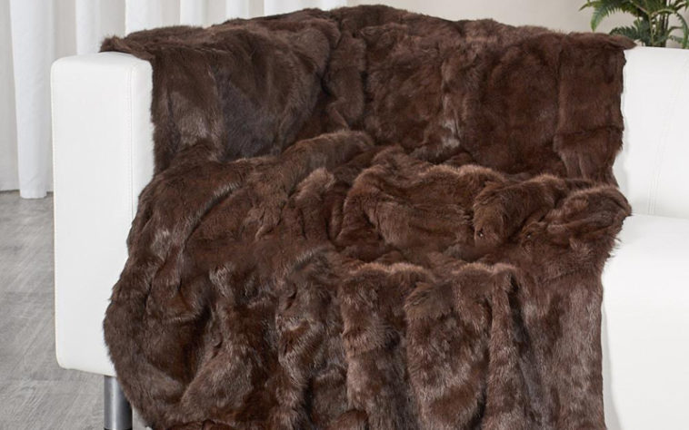 21 Types of blankets | A Guide categorized by fabric, season & Uses