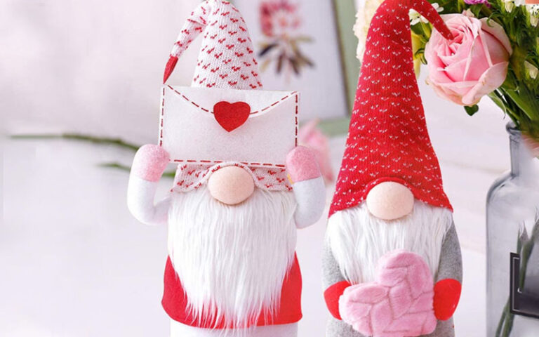 76 Aesthetically 💗 Cute Valentine Gifts For Girls 2023