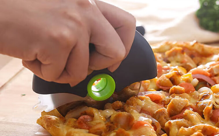 11 Unique And Best Pizza Cutters And Slicers Of 2023