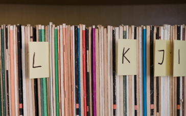 14 Ways To Organize Books (With & Without A Bookshelf)