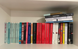 14 Ways To Organize Books (With & Without A Bookshelf)