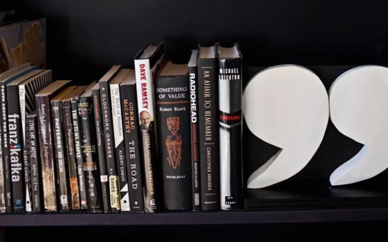 14 Ways To Organize Books (With & Without A Bookshelf)